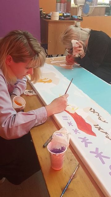 🎨 Создаем уют своими руками: Настя за работой!