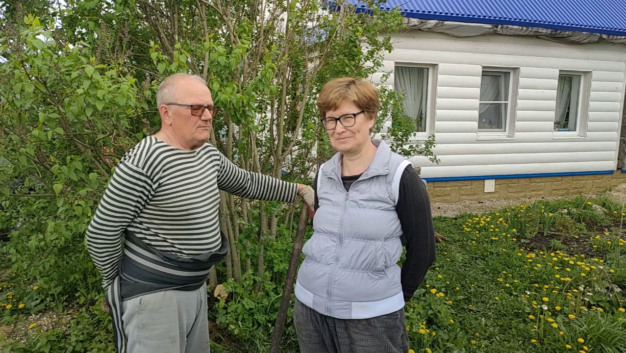 Туи, пруд, дождь. Жизнь в деревне. Май 2026
