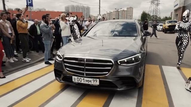 Артисты Go Show на открытии автосалона в Москве — эффектная встреча гостей