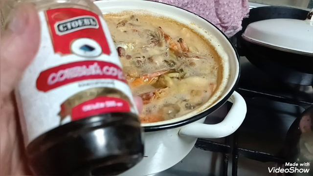 Готовлю суп морской коктейль, салат, жареный лещ и каша манная