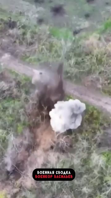 Российский штурмовик производит зачистку опорного пункта противника.   #military #война #сво