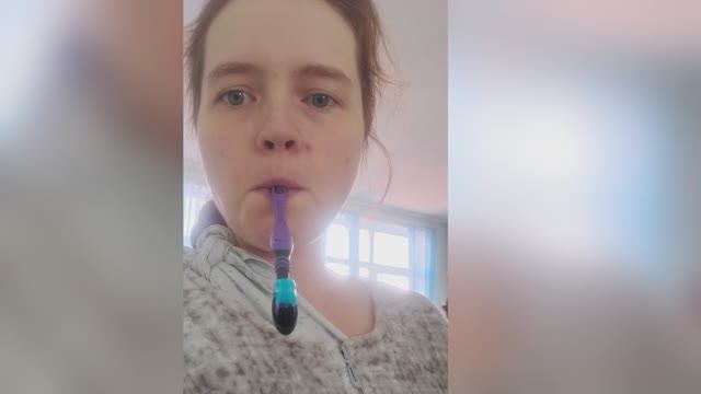 Упала. Сломала руку. Поливаю цветы. Рассказываю как обстоят дела сейчас