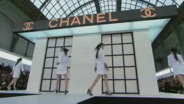 Показ женской коллекции Chanel весна-лето 2007