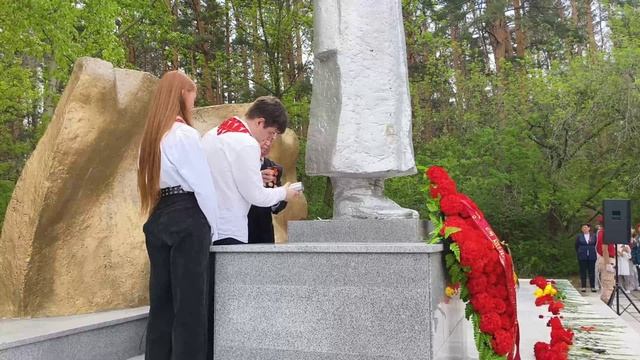 Митинг у памятника "Они сражались за Родину"