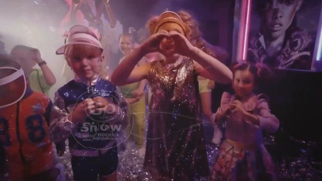 Детский клип с артистами Go Show — яркие персонажи в кадре