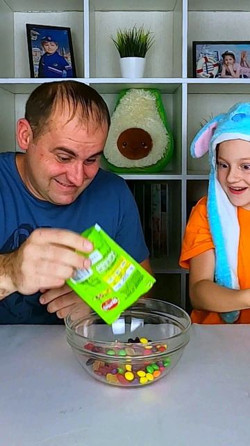 Папа и дочь придумали классную идею с супом😂