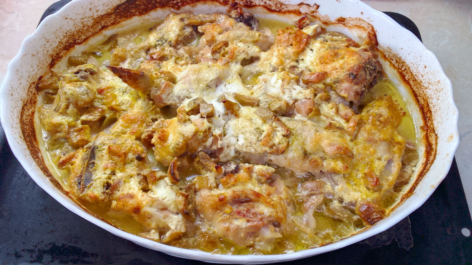 Курица с яблоками в духовке