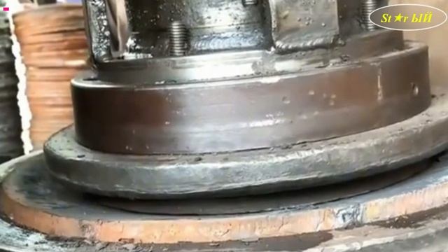 Как в Пакистане кустарные мастера делают колесные диски для грузовиков