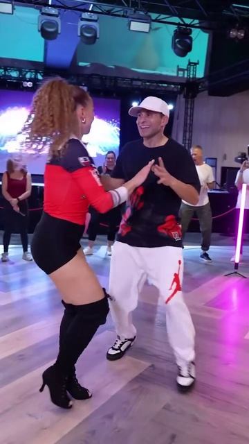 Бачата: Когда душа просит акробатики, а тело — аплодисментов 🎪