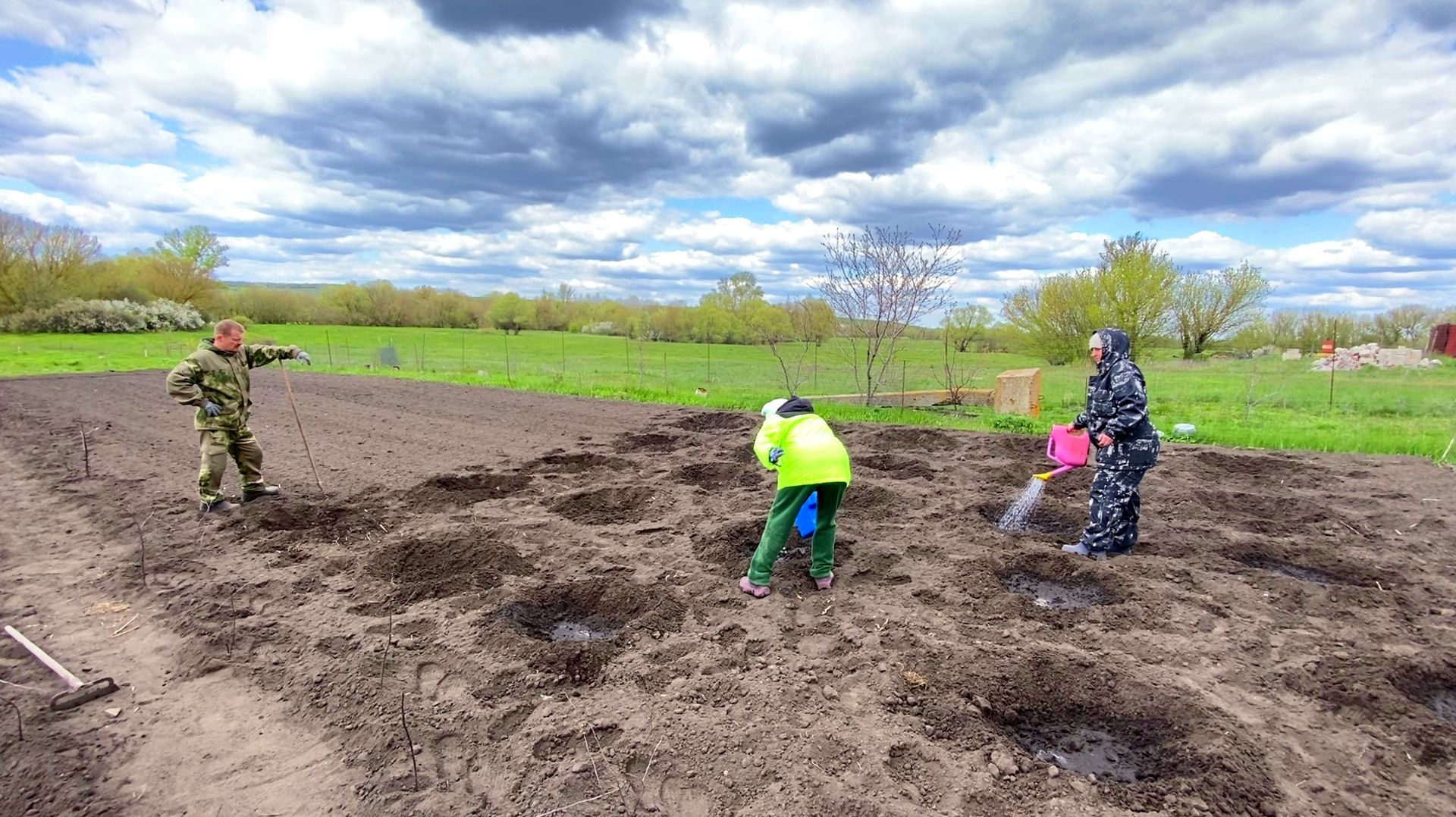 Сажаем огород👩🏼🌾🌿🏡Высадили рассаду в теплицу🍅🌱