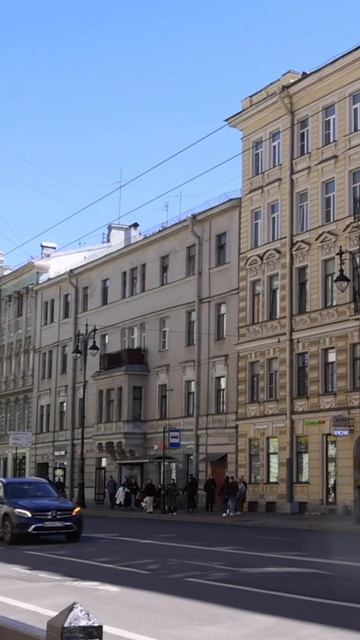 ПЕРЕЕЗЖАЮТ В КОММУНАЛКУ, чтобы жить в центе…