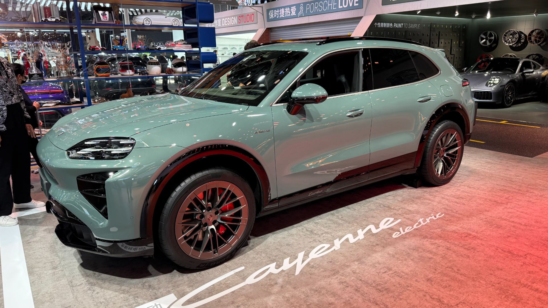 Самый мощный серийный PORSCHE | Мировая премьера CAYENNE ELECTRIC TURBO на Пекинском автосалоне