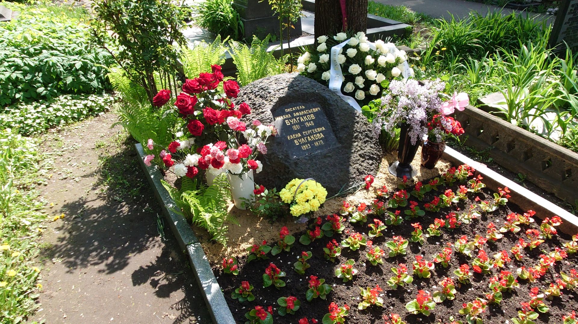135 лет М.А. Булгакову. У могилы Мастера.