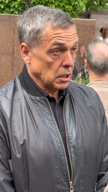 Александр Любимов пришёл на похороны Владимира Молчанова /