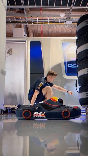 Crocs вывел свою обувь на гоночную трассу вместе с командой Red Bull