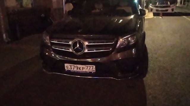 Москва, Арбат - люди, авто, магазины, кафе, рестораны, ночная жизнь Фрагмент 14