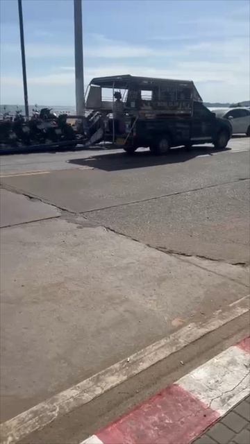 Экскурсии в Паттайе. Наконец-то рейд на Джомтьене: байки эвакуируют, гонщиков тормозят