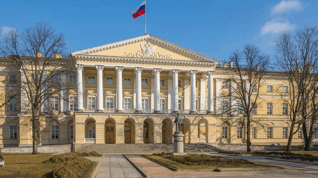В Петербурге основан Смольный институт благородных девиц