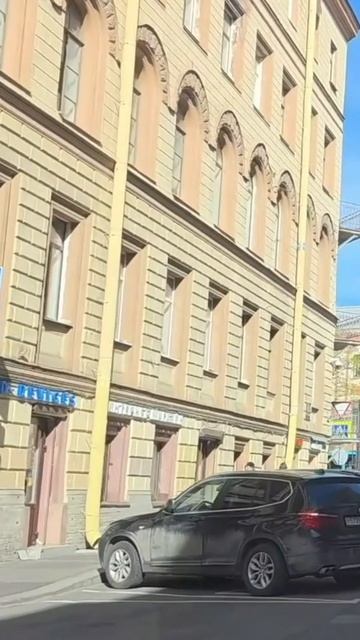 ТОЛПЫ ТУРИСТОВ пугают жителей Санкт-Петербурга