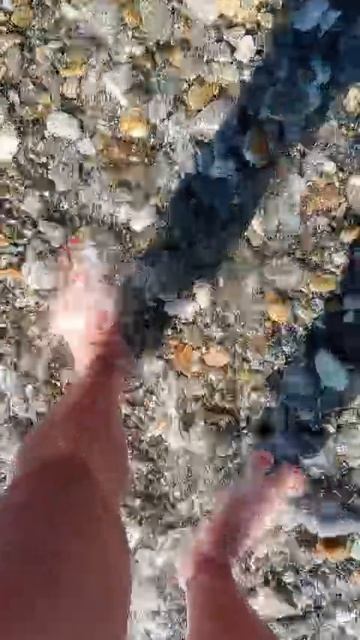Сочи море! чистая водичка.