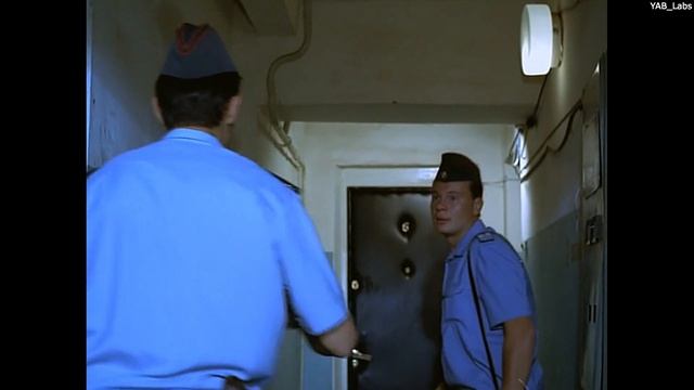 человек в наручниках не человек