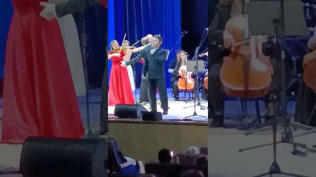 Нас осталось так не много, Зачарованная даль, А. Пахмутова, Н. Добронравов, один день в Москве