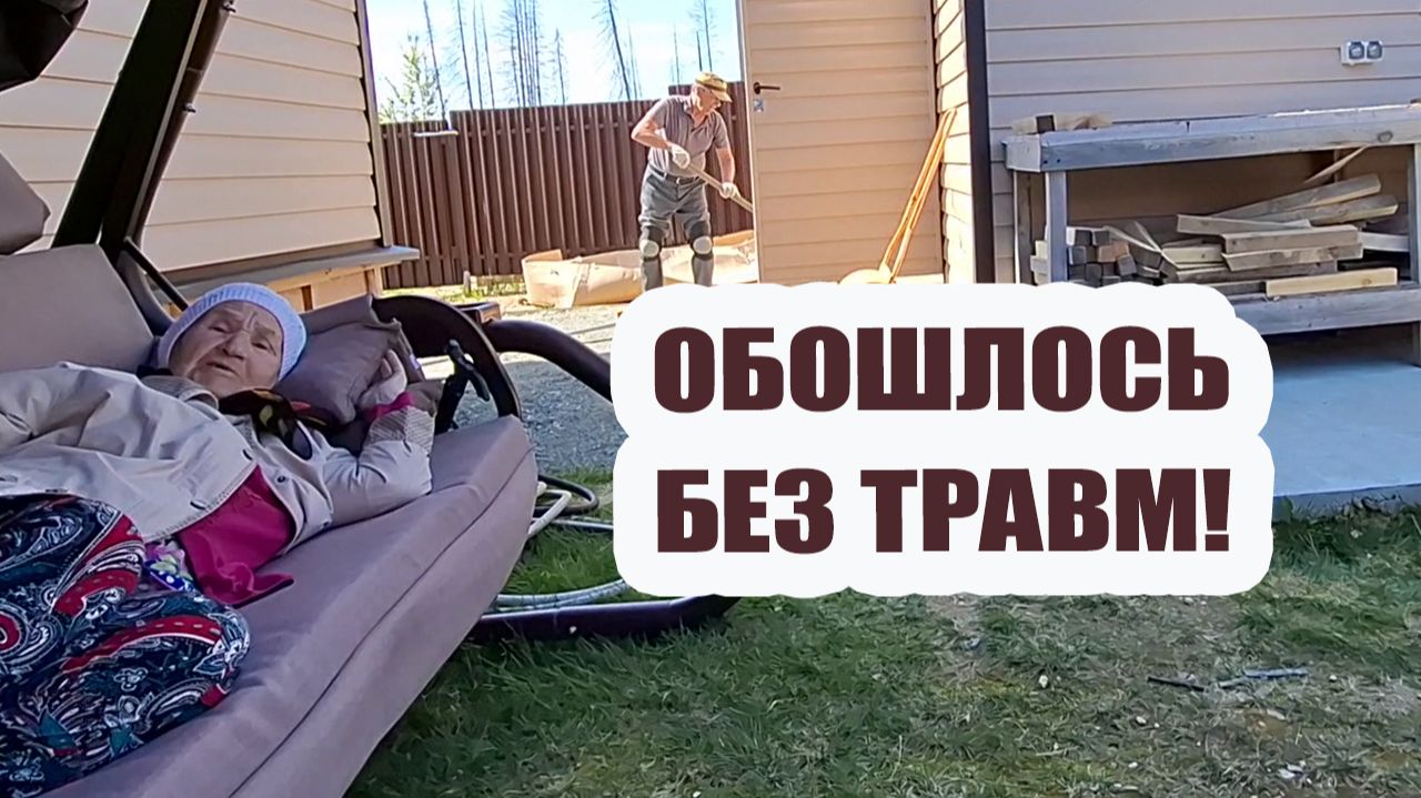 Рухнули качели. Хорошо, что не с мамой