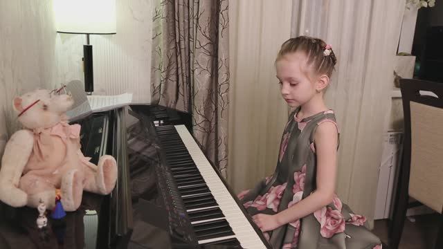 ЖИТЬ В ТВОЕЙ ГОЛОВЕ - Zemfira - Виктория Викторовна 8 лет.