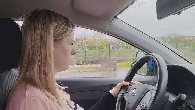 Обучение вождению с Юлей. Первое занятие. Первая поездка по городу