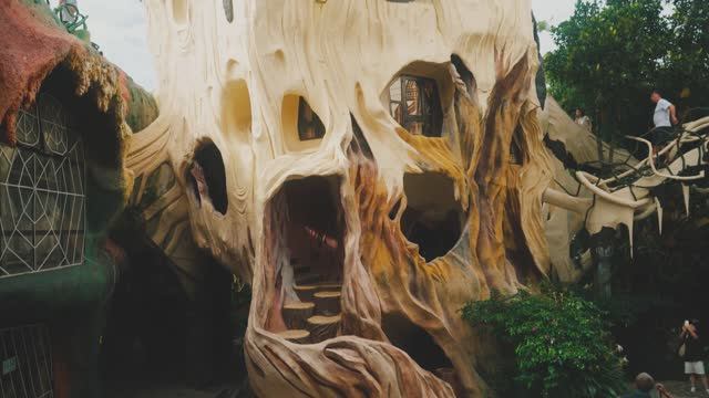 Вьетнам (Далат,  Ханг Нга ) - Крейзи Хаус (Crazy House Hotel)
