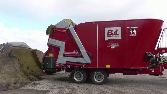 Кормосмеситель с самозагрузкой V-Mix Fill