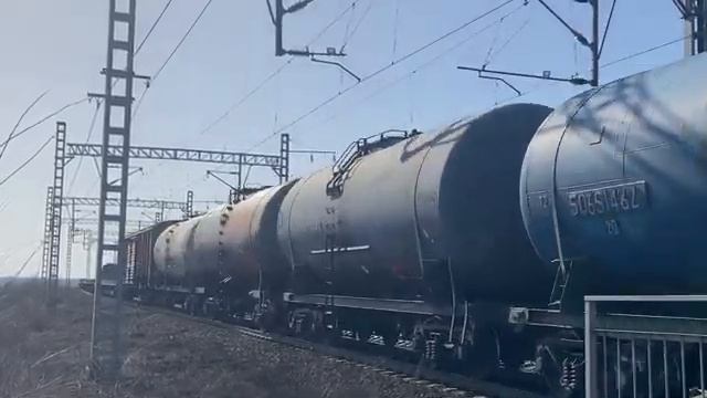 Электровоз 3эс5к с грузовым поездом