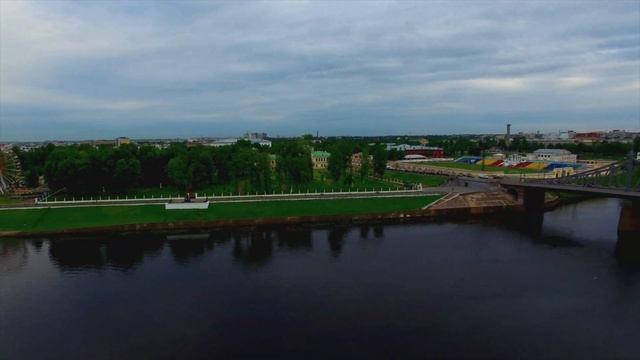 Видео 4K: Полёт на дроне DJI Phantom 3 4K над старым мостом в Твери