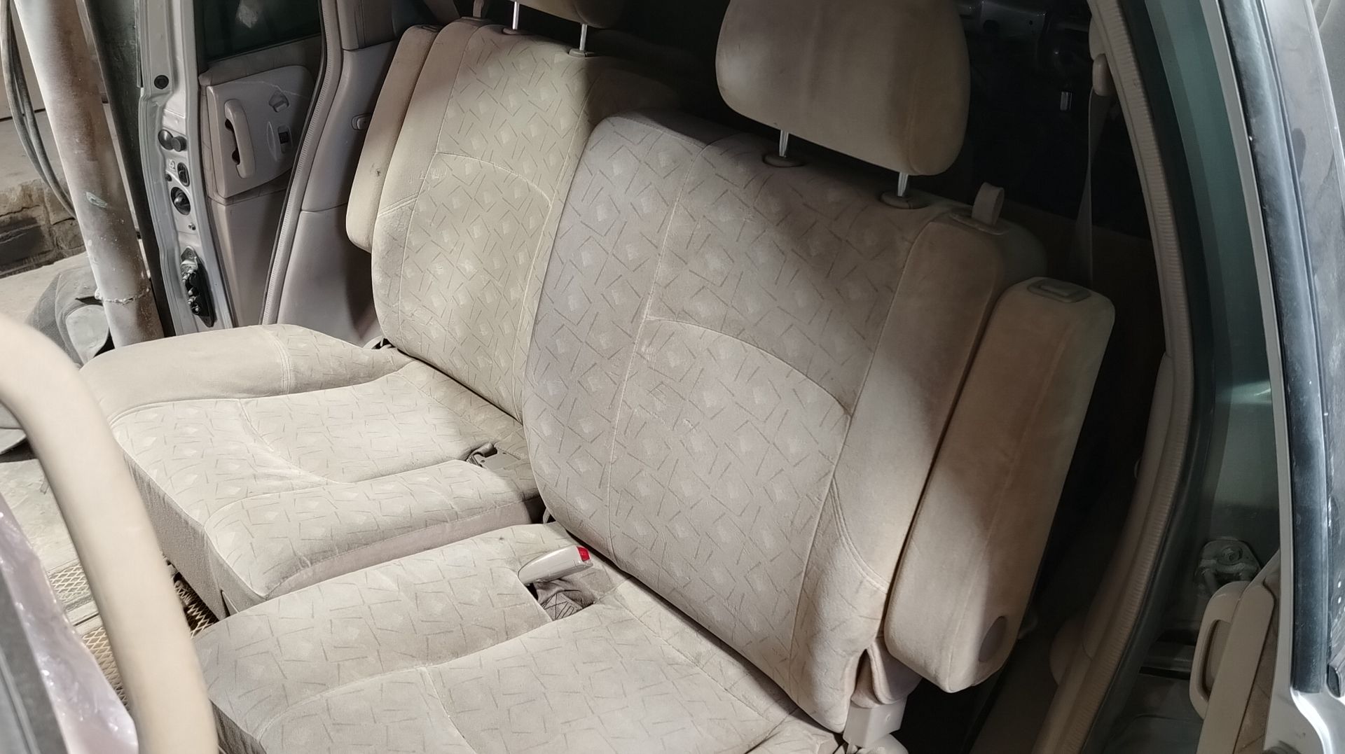 Как снять задний ряд сидений Nissan Liberty