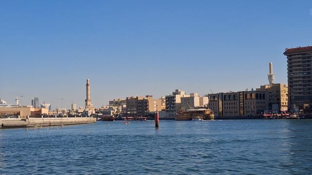 Арабские Эмираты. Приплываем в Старый Дубай на пароме из Шарджи. Красотища.