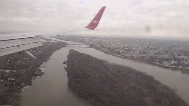 Омск: посадка над городом
