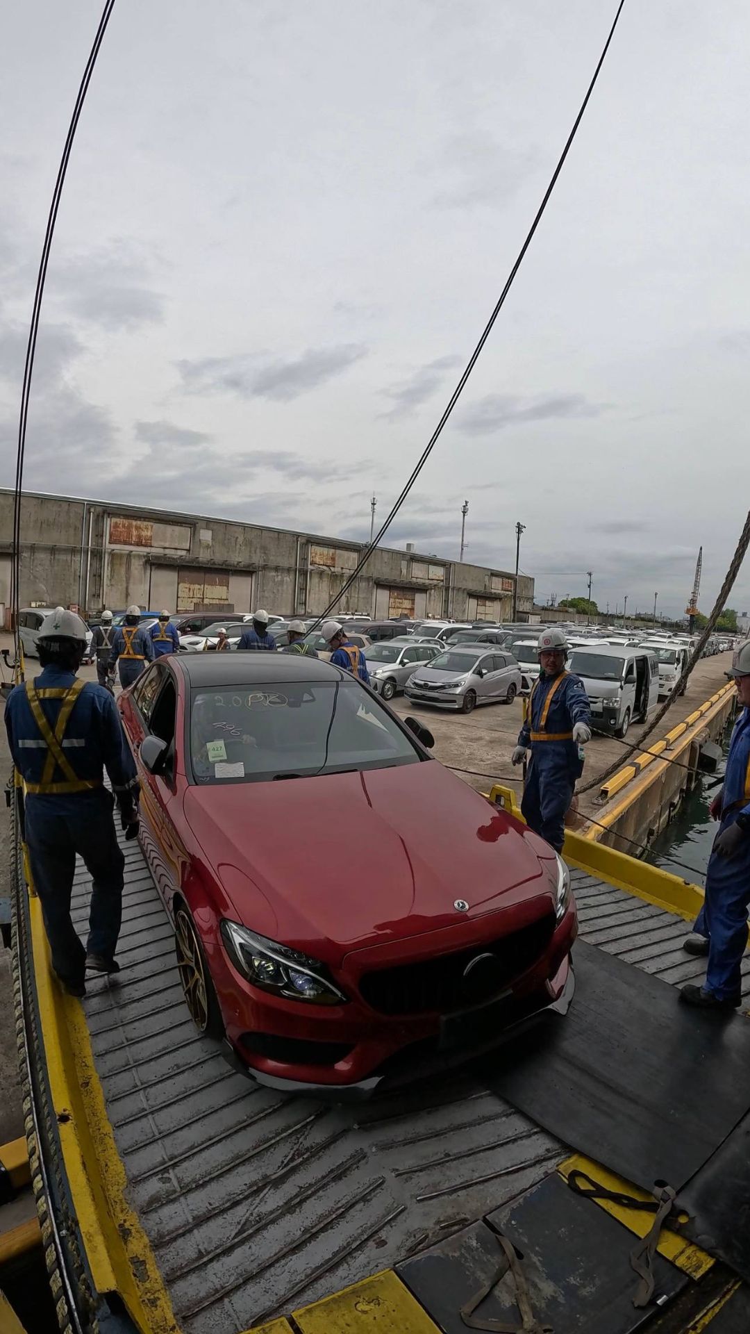 Деликатная погрузка авто наших клиентов на судно типа Ro-Ro. C180 AMG