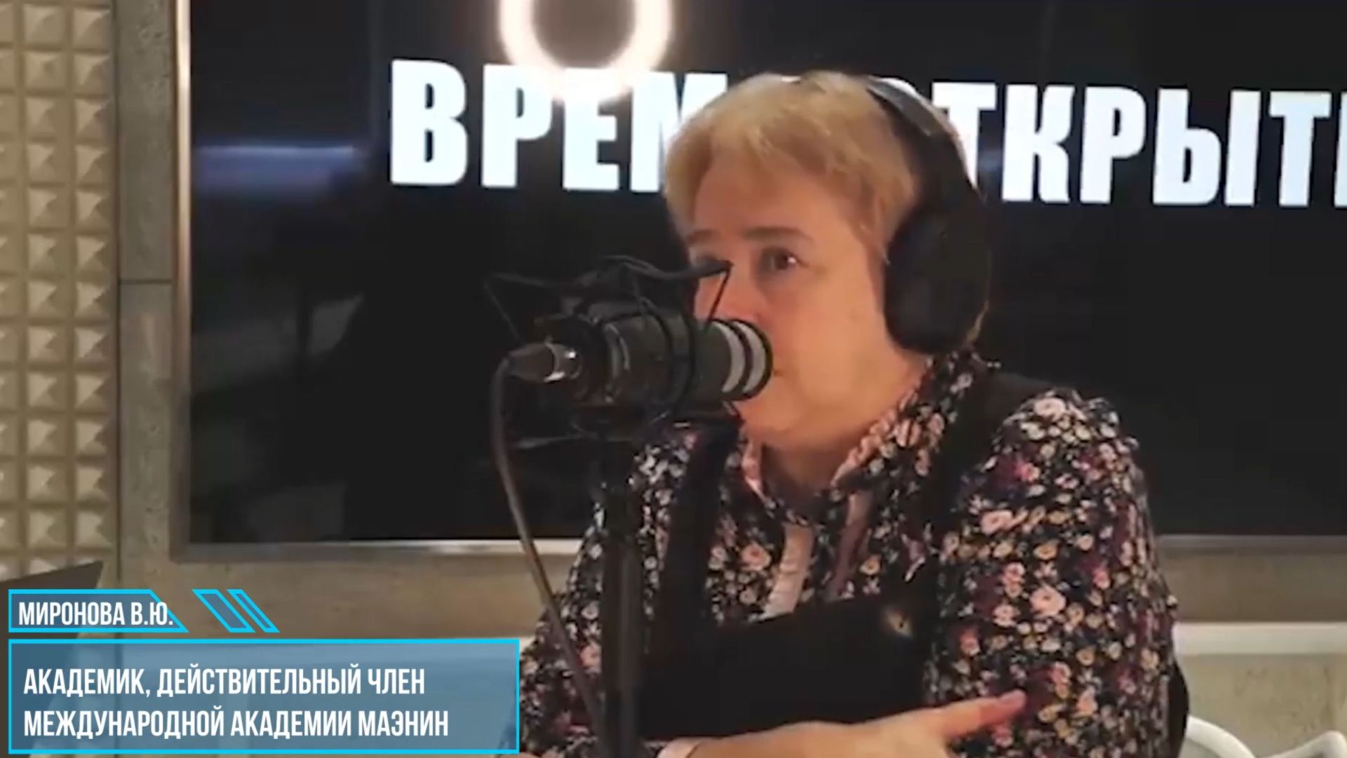 Знание без опыта - философия. Опыт без знания - невежество. Мудрость объединяет знание и опыт.