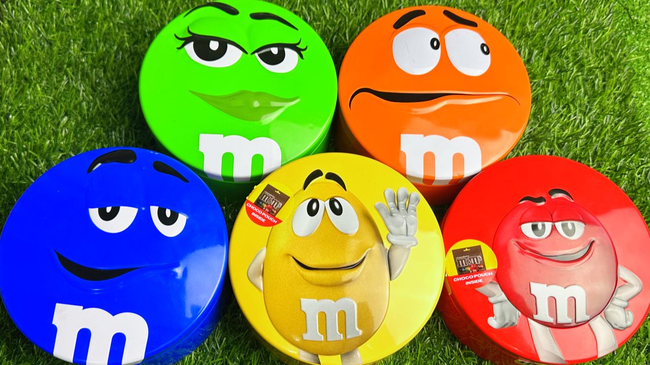 Удовольствие на несколько минут: 3 радужные ванночки с конфетами M&M's и волшебной слизью