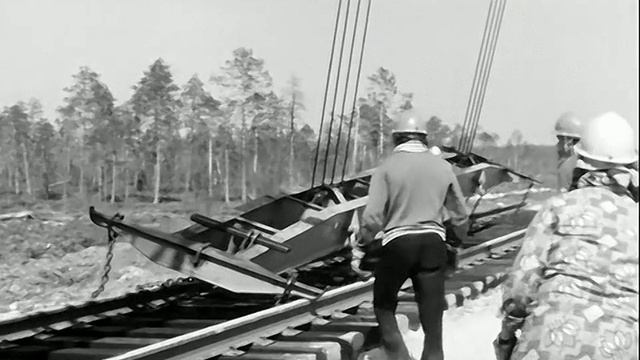 1977 год. Тюменская область. Укладка железнодорожного полотна