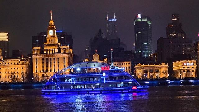 набережная Шанхая ночью