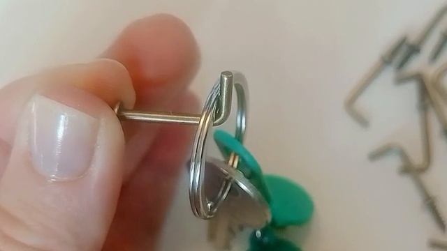 Крючки для ключей 30х10 мм