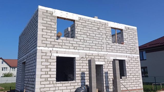 Дом 174 м² в пос. Заозерье, монтаж кровли по проекту "Богатырь" amberhouse39.ru/catalog/bogatyrj