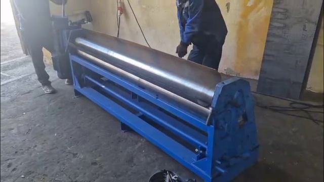 Вальцовочный станок АВС-2050х2мм на ручном редукторе. Видеоотзыв.