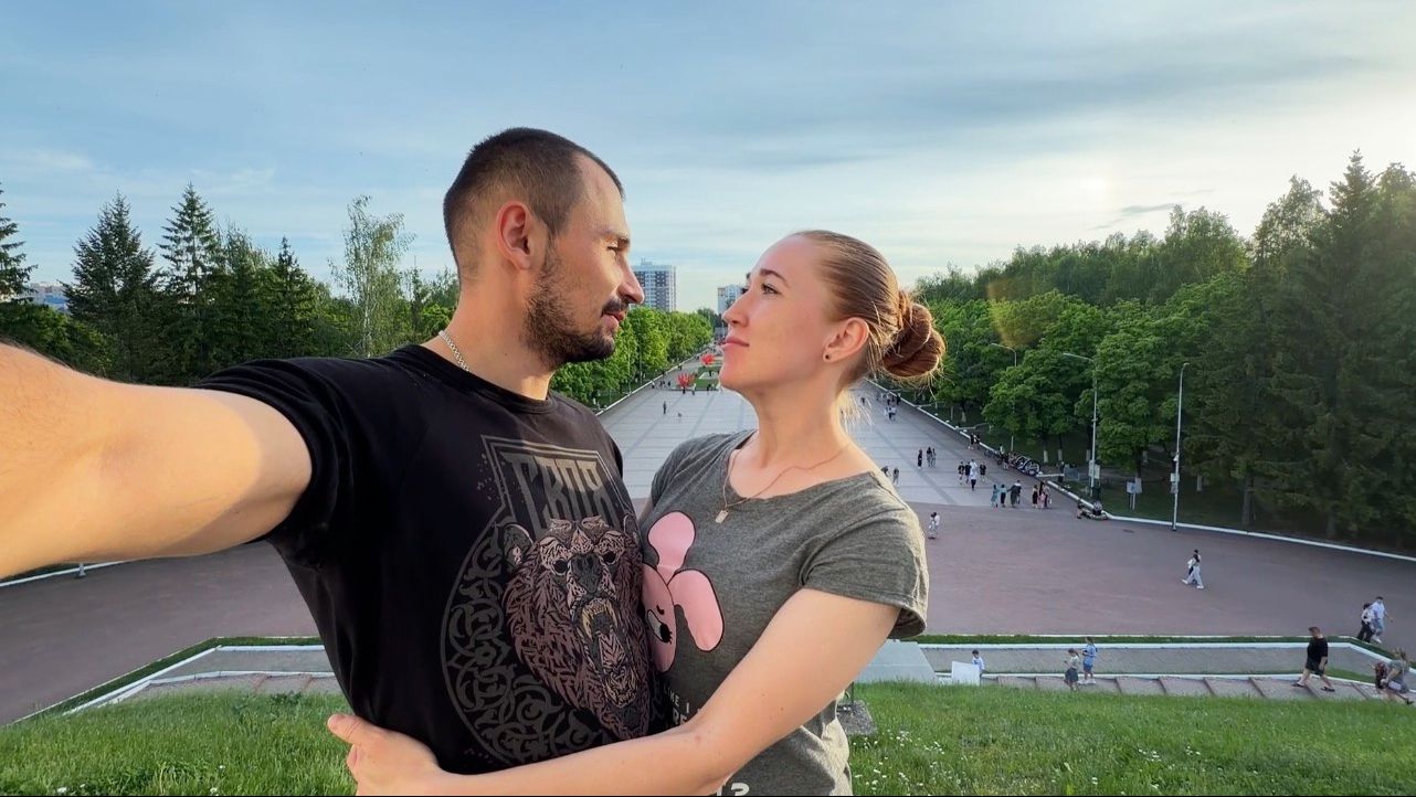 Расхлебываем последствия прогулки. Коровы заболели. Уехали в город. Строим дом в деревне.