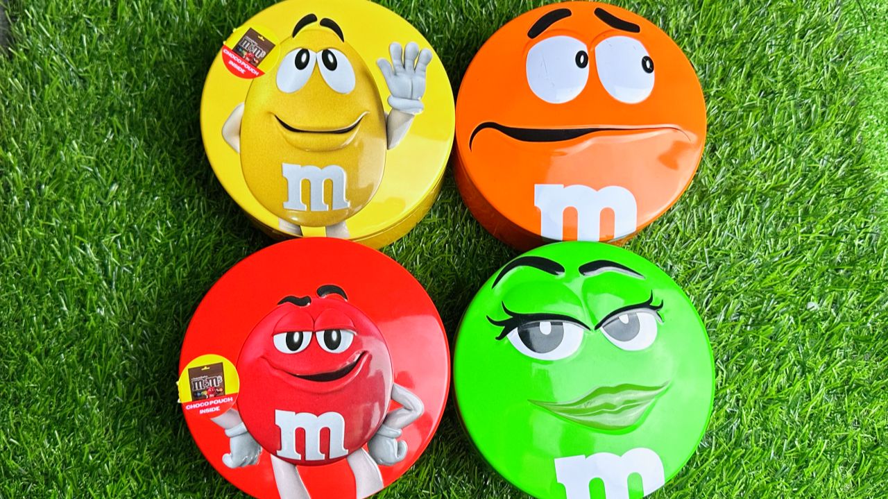 Удовольствие на несколько минут: 3 радужные ванночки с конфетами M&M's и волшебной слизью