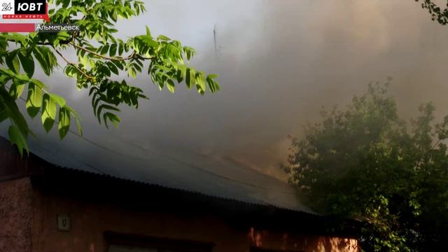 В Альметьевске горел частный дом