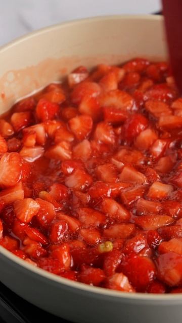 Пирожки с клубникой