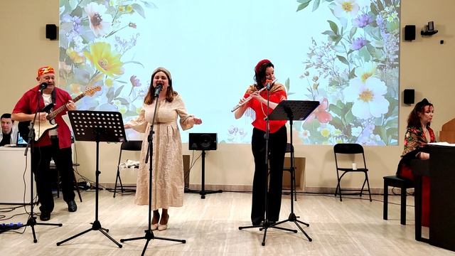15) Концерт "Мелодии русской души" (русская народная песня "Я на камушке сижу").