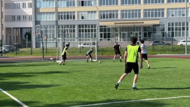 На стадионе спорткомплекса ПГТУ — филиала НИУ МГСУ состоялись матчи по мини-футболу